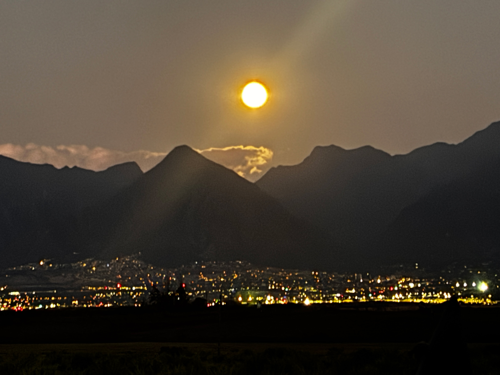 Photo of the Day: Moonset over West Maui | News, Sports, Jobs - Maui News
